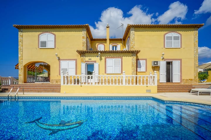 Maison De Maître Luxueuse Pour 12 Personnes - Calp