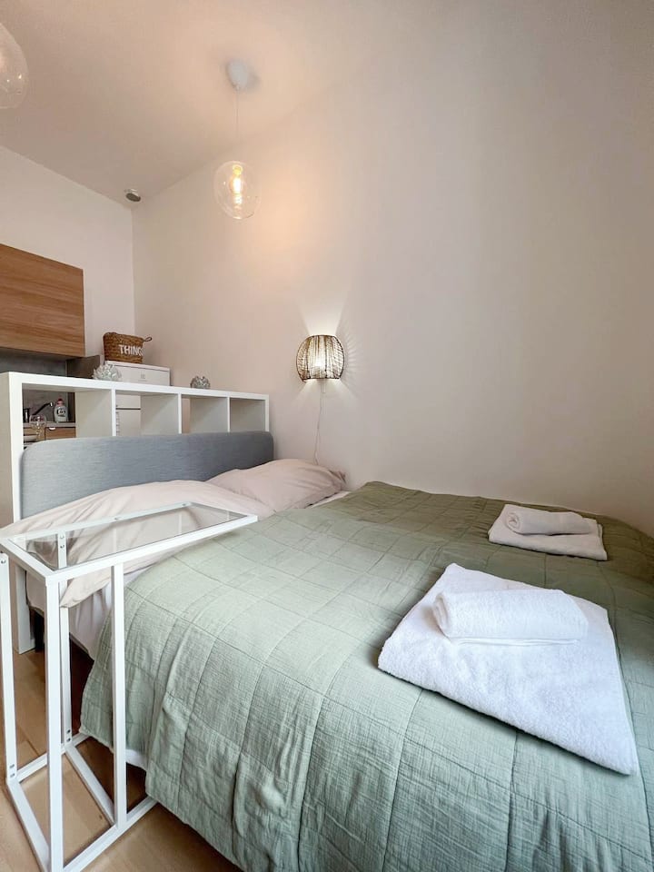 Stylish Ip Pavlova Studio: Id (77) -