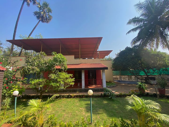 Godwins Bungalow In Mumbai, Madh Island - Mumbai