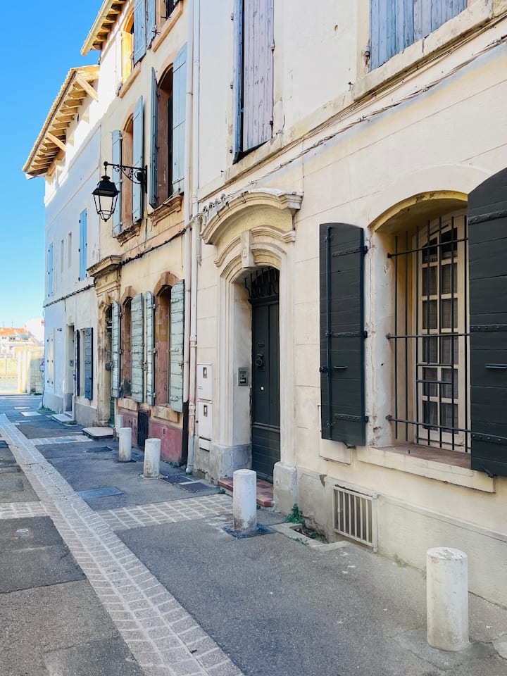 Appart Courette Bord Du Rhône - Arles, France
