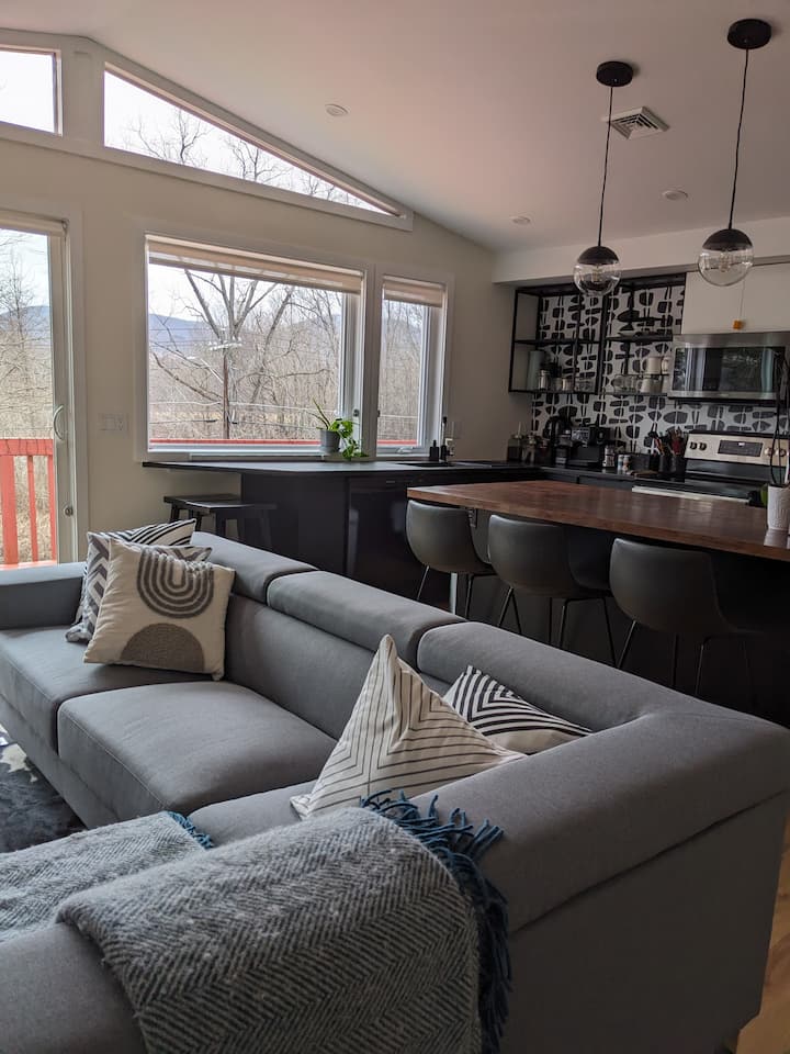 House W/ View In The Berkshires. - Pittsfield, MA