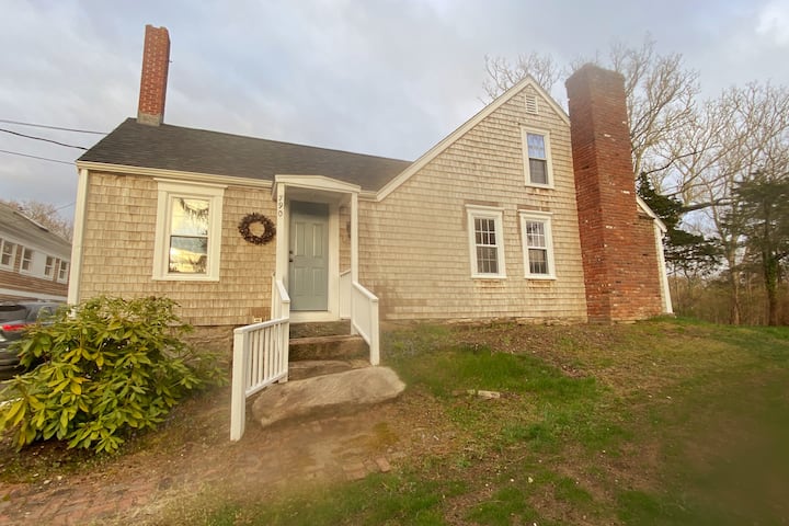 Country Cottage - Fall River, MA