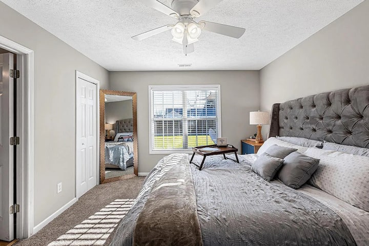 4 Bed Beach Getaway! Fenced Yard + Garage Parking - Wrightsville Beach, NC