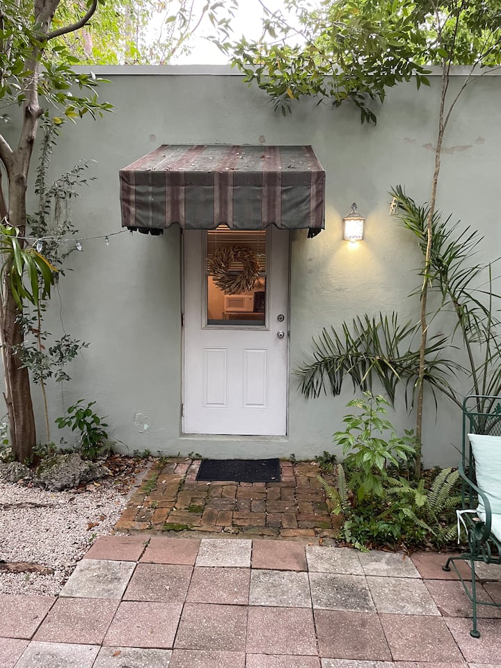 Tropical Cottage - Key Biscayne