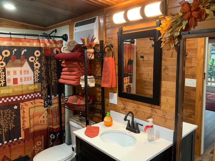 Tiny House At Bunkhousecabins Unit 3 Hits Wec Devd