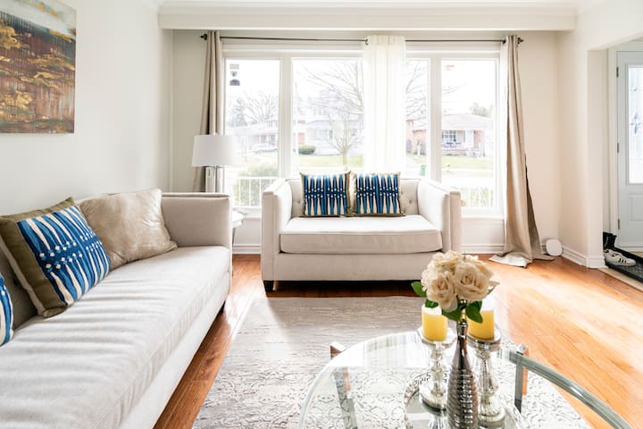 3 Bedroom Cozy House - 마크험
