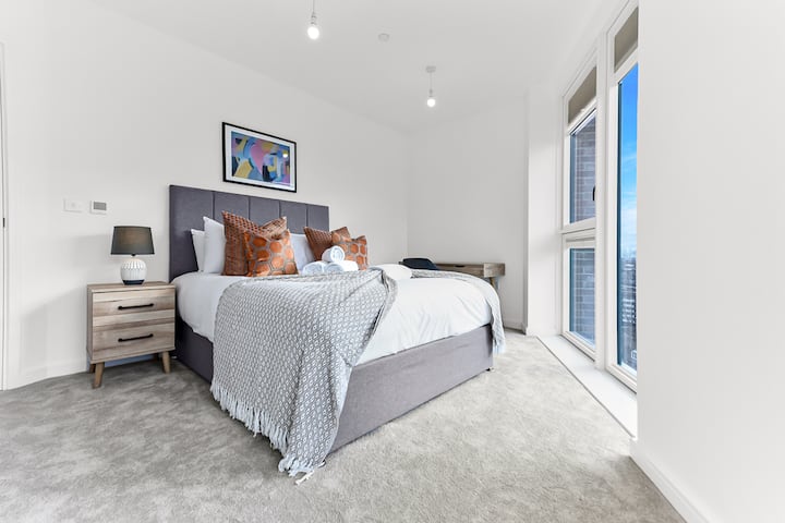 Luxury In The Sky Stunning Views, Elegant Style - London