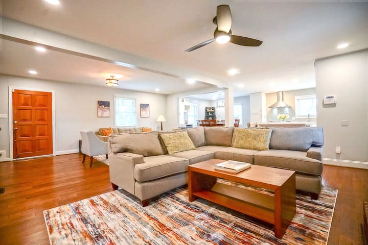 4 Bd W/ Gourmet Kitchen! - Charlotte, NC