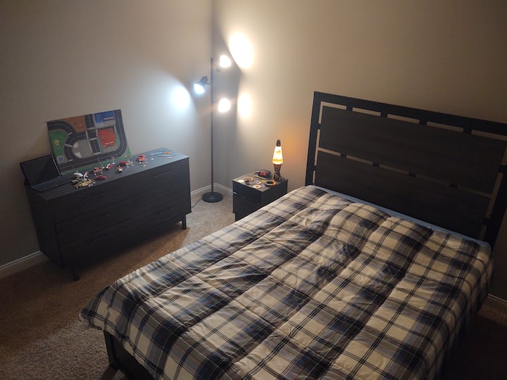 Sunset Reset (Max 2 Guests; Shared Bathroom) - Fort Wayne, IN