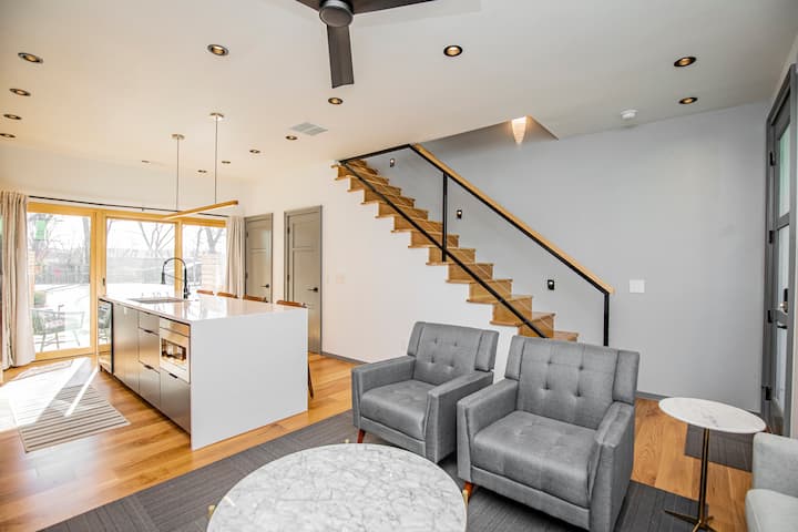 Modern Rh- Cntr Located -6 Min Walk To Momentary - Bentonville, AR
