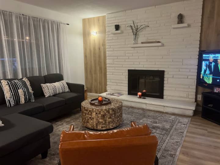 Villa Garofalo, Newly Renovated Semi Detached Home - Thunder Bay