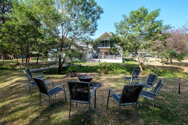 Serenity Hg4a: 4br/3.5ba With Absolute Np Frontage - Halls Gap