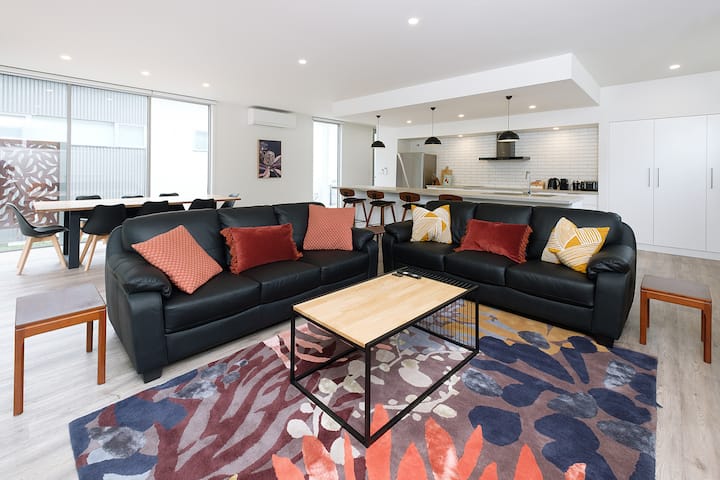 Serenity Hg4a: 4br/3.5ba With Absolute Np Frontage - Halls Gap