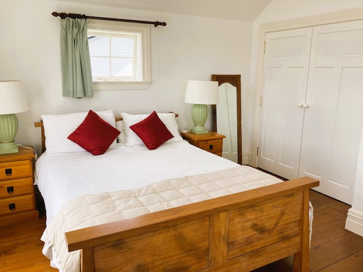 The Wharf House - Room 5 - Rawene