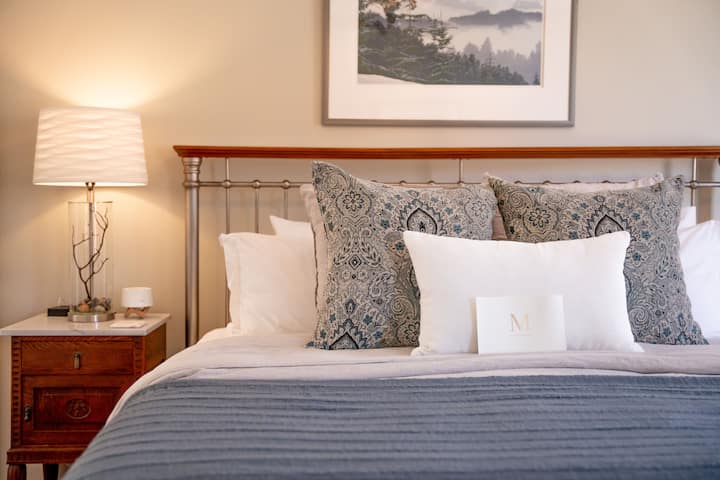 Boutique Suite In The Mountains At Mossbrae Hotel - Dunsmuir, CA