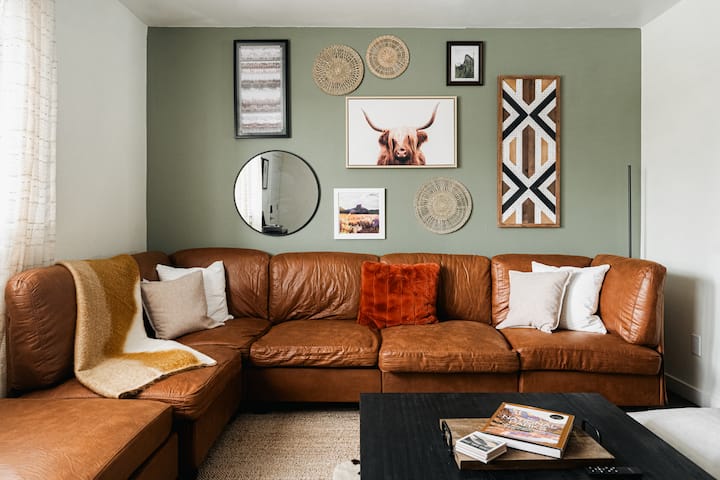 Arvada Home Near Red Rocks + Denver | Hot Tub, Gym - Arvada, CO