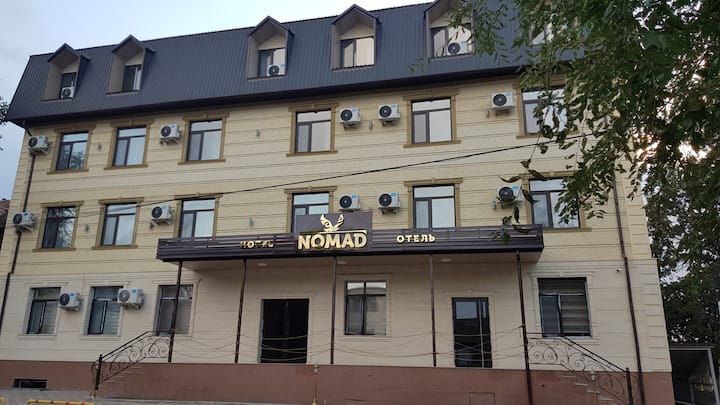 Hotel Nomad Bishkek - ビシュケク
