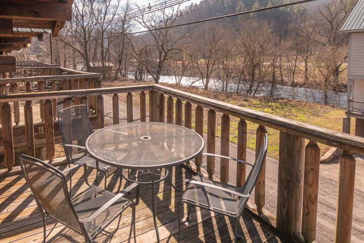 Cabin 4 - Tellico Plains, TN
