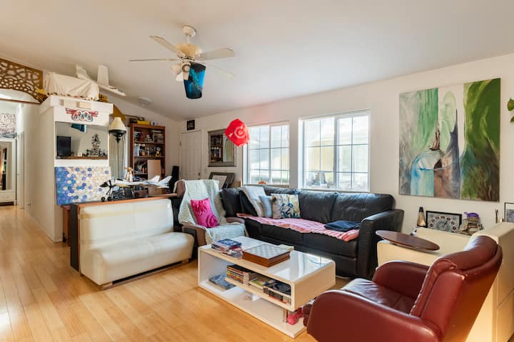 Spacious Private Bedroom In A Home Of 3 Residents - Santa Clara, CA