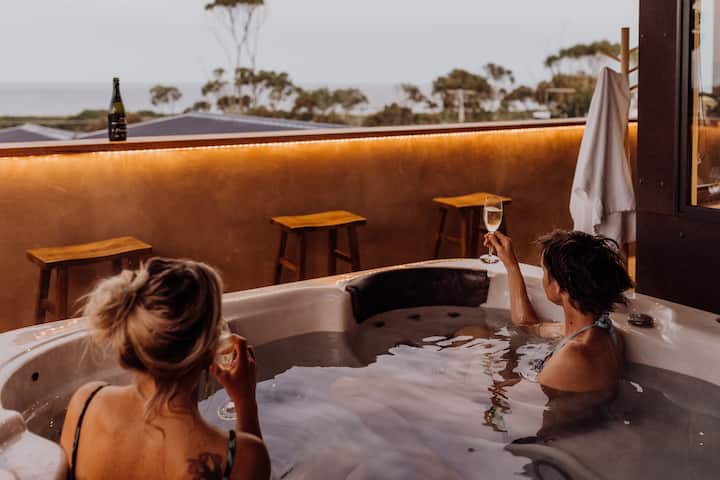 Hot Tub With Ocean Views - Scamander