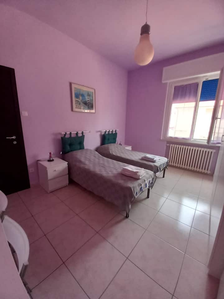 Habitación Bonita En Casa Colorada - Ferrare