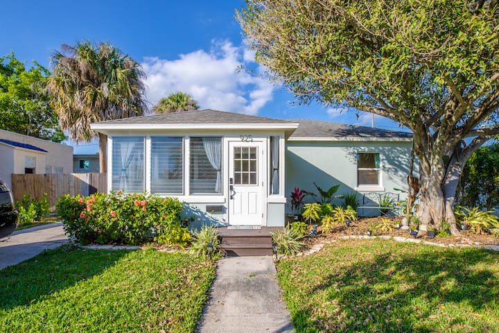 Banyan Surf House In Northwood Hills - West Palm Beach, FL