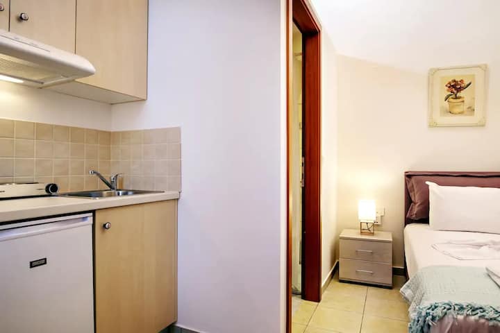 For One Person Only In The Heart Of Old Town - Chania