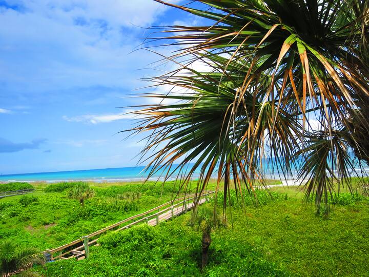 I Dream Of Cocoa Beach Condo With A Ocean View! - Cocoa Beach, FL