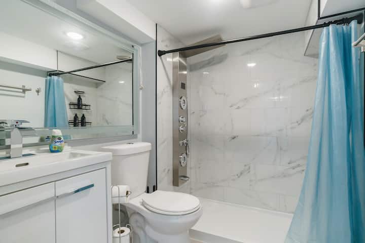 Private Home In The City - Toronto