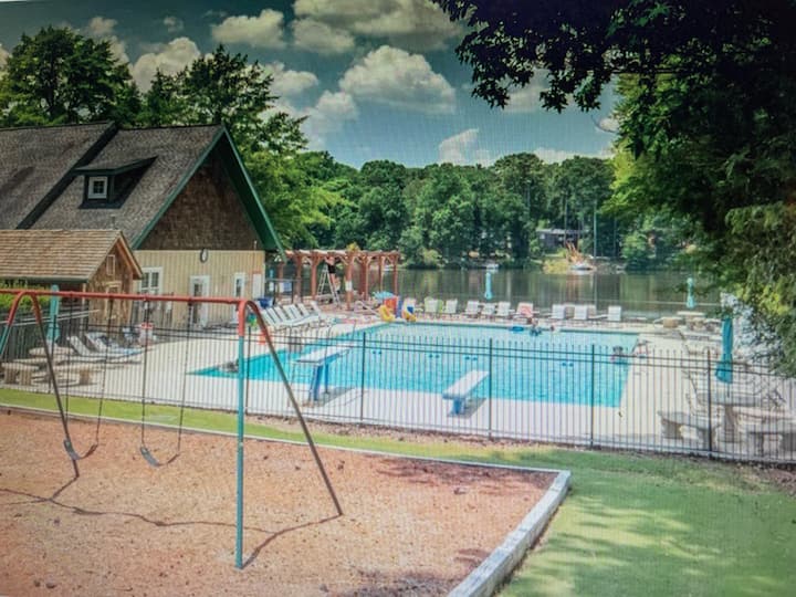Duluth Super Cozy Cardinal Lake - Duluth, GA
