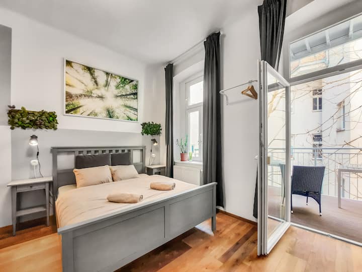 Quiet & Cool Balcony ~ King Bed ~Wifi~12min Center - Vienne