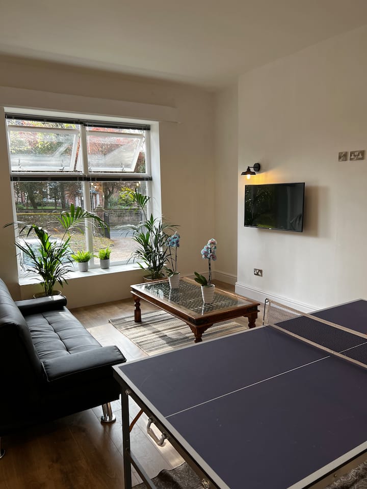 No.2 Beechcroft / Park-side / Ping Pong & Garden - Liverpool