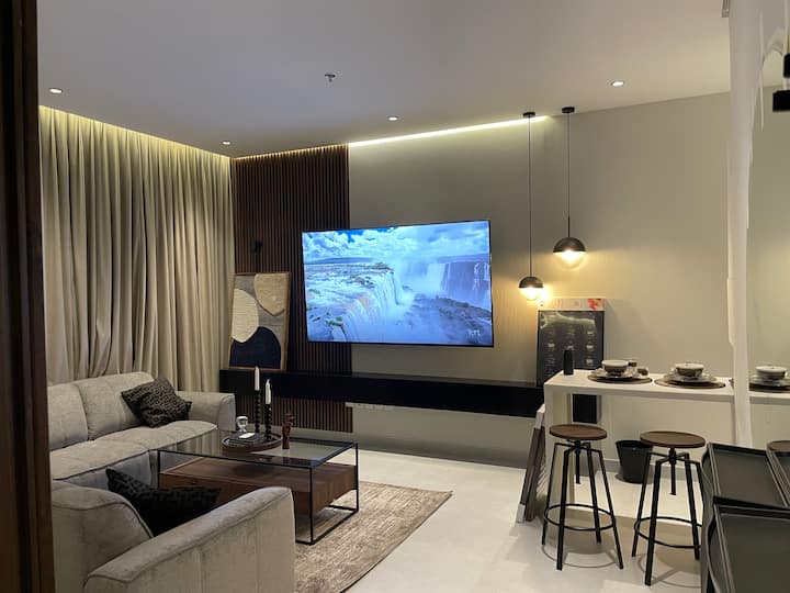 Rabi|1| The 90”tv | Big Modern Studio | Self Entry - Riyad