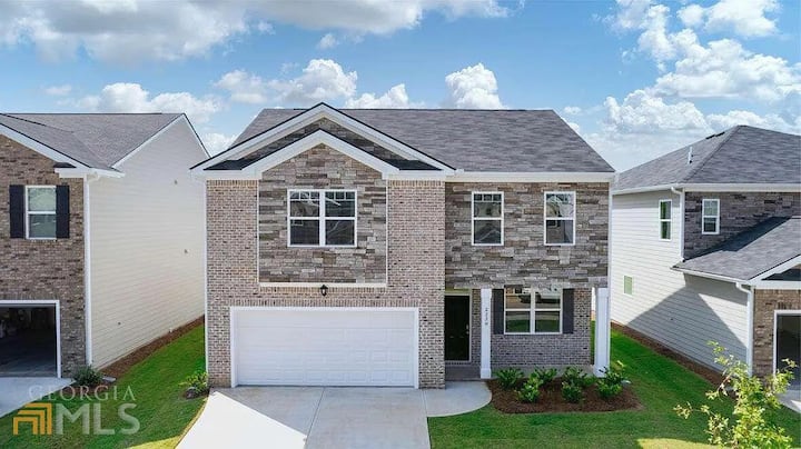 New Luxury Retreat - Stockbridge, GA