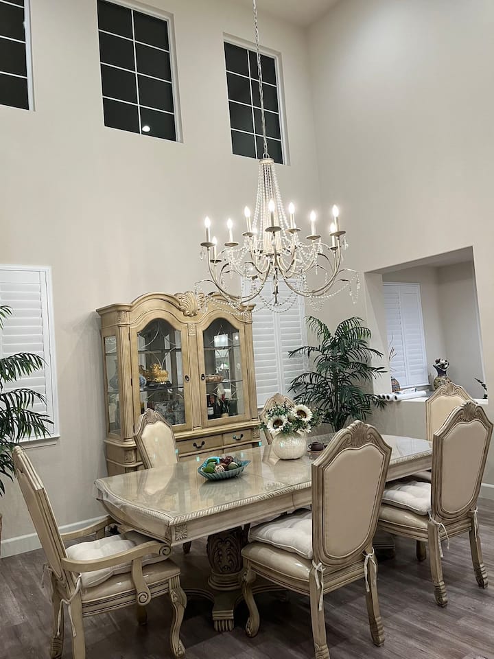 C. Luxury 3b1b Design House - Brentwood, CA