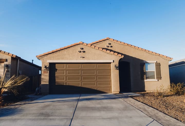 15 Min. To State Farm Stadium - Wildlife World Zoo, Aquarium & Safari Park