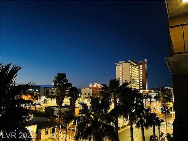 1 Bedroom 1 Bath Open Loft Style Furnished Dtlv - Las Vegas, NV