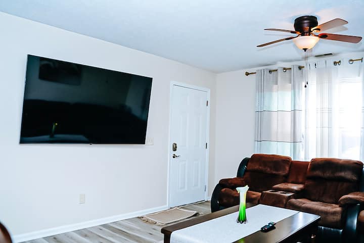 Bright Renovated 4 Bdrm Home - Beavercreek, OH