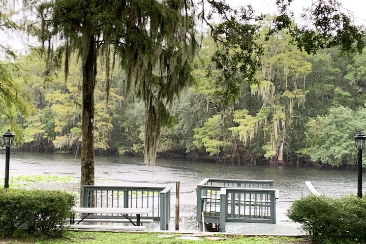 Two Bedroom Unit On The River - Tampa, FL