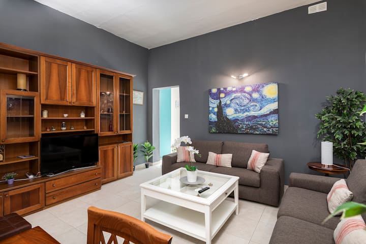 1 Bedroom Apartment With Yard Close To Valletta - Valletta, Malta