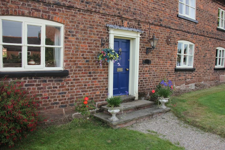 Holiday Farm Cottage, Nr Chester - Cheshire