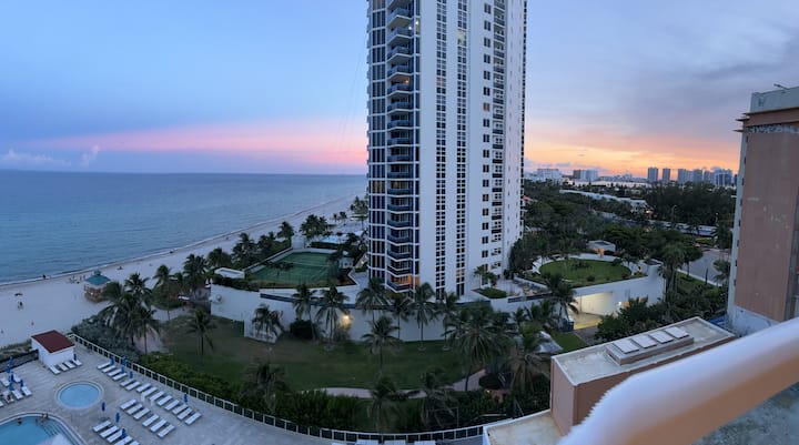 Beach Front Condo With Ocean View Balcony - Sunny Isles Beach, FL
