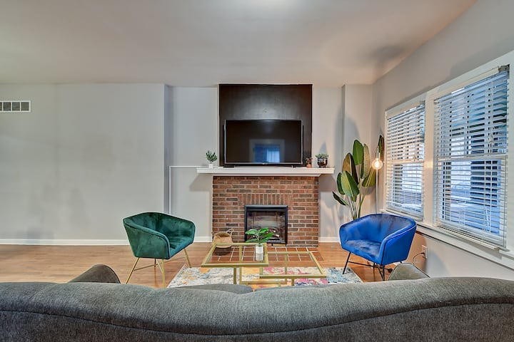 Chatham-arch Townhome, 3 Bd, 1.5 Br, Pet-friendly! - Indianapolis, IN