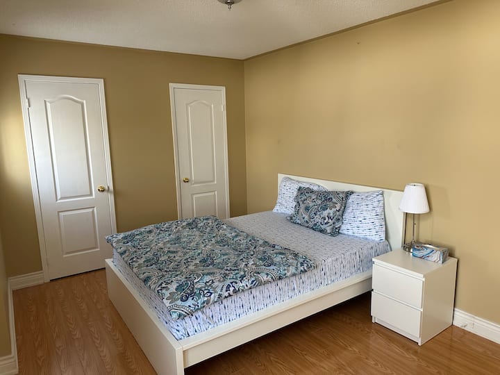 The Cozy Spot | Free Wifi | Self Check-in - Brampton