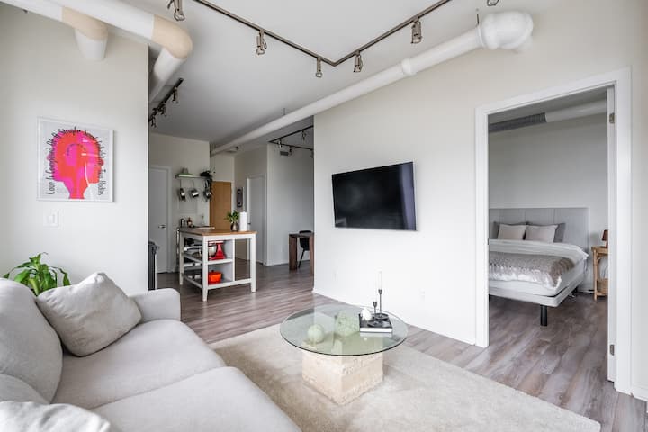 Chic Condo Near Top Restaurants, Bars, Attractions - Toronto