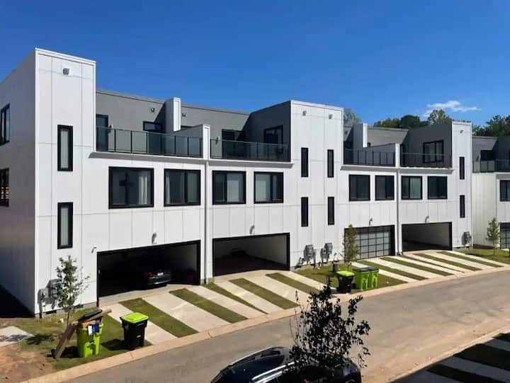 A Contemporary Townhome In Rdu - Durham, NC