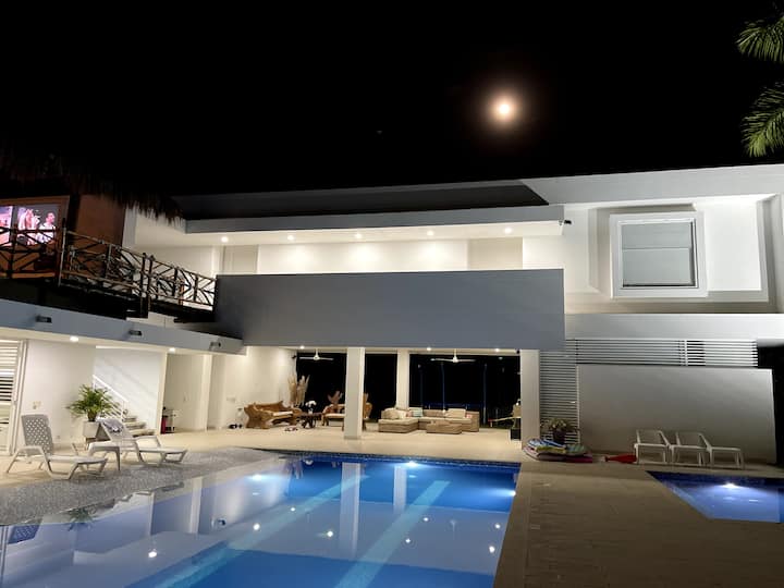 Villa 5 Estrellas, Exclusiva - Melgar