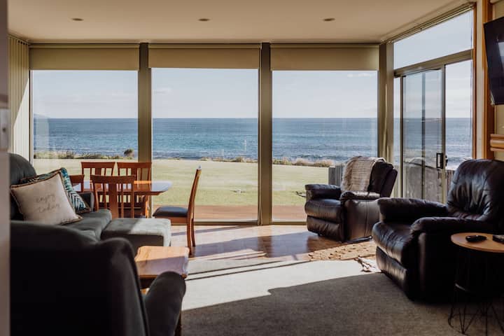 Oceanfront - Absolute Waterfront - Bicheno