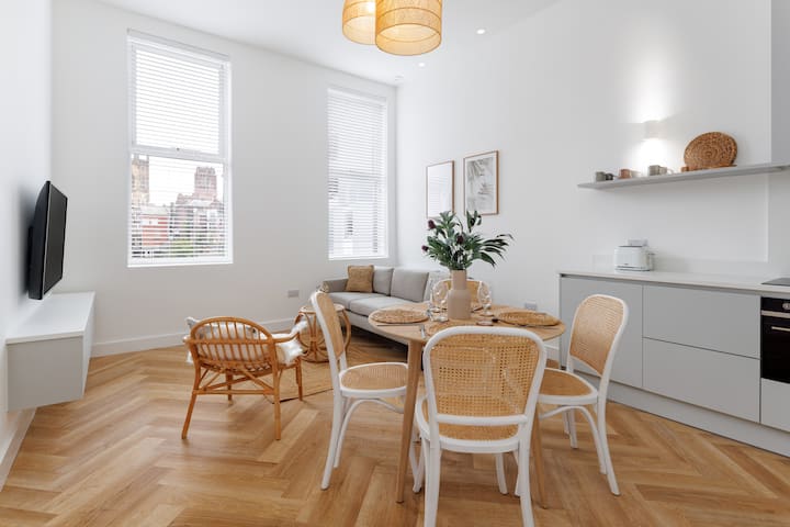 44 Renshaw - 1 Bed Sleeps 4 City Centre - Lady Lever Art Gallery