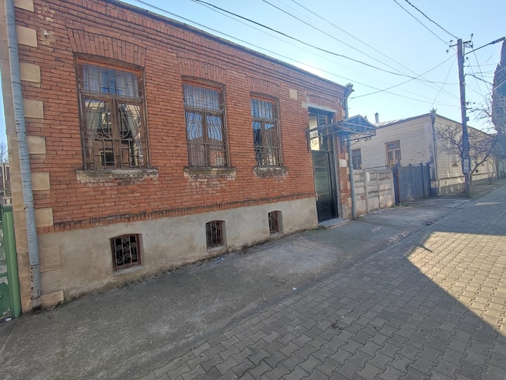 Family House In Old Town Kutaisi - クタイシ